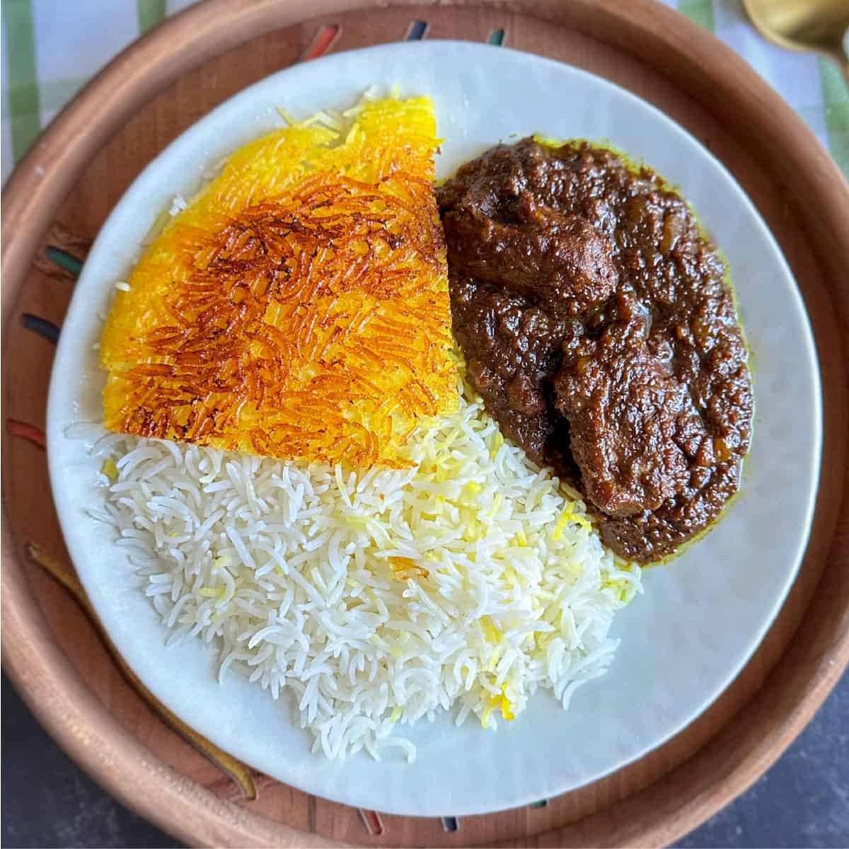 Persian Pomegranate & Walnut Stew Recipe (Fesenjoon) (Video) - Mulberry ...